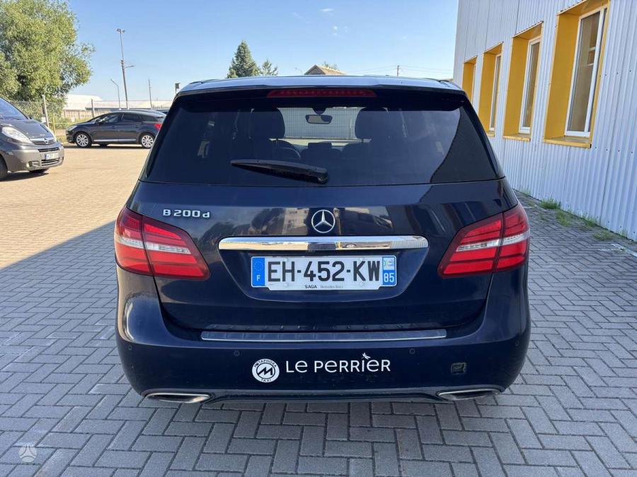 Black Mercedes-Benz B 200 2016 in Taurage, with an engine capacity of 2.14 L and mileage of 280 thousand km for 4800 €, photo 9 on AUTOMOTO.COM.LV