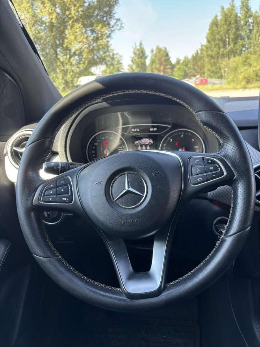 Black Mercedes-Benz B 200 2016 in Taurage, with an engine capacity of 2.14 L and mileage of 280 thousand km for 4800 €, photo 21 on AUTOMOTO.COM.LV
