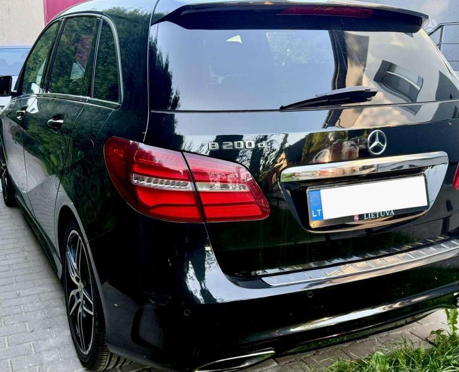 Black Mercedes-Benz B 200 2018 in Vilnius, with an engine capacity of 2.14 L and mileage of 214 thousand km for 7200 €, photo 3 on AUTOMOTO.COM.LV
