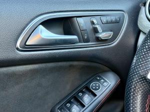 Black Mercedes-Benz B 200 2018 in Vilnius, with an engine capacity of 2.14 L and mileage of 214 thousand km for 7200 €, photo 6 on AUTOMOTO.COM.LV
