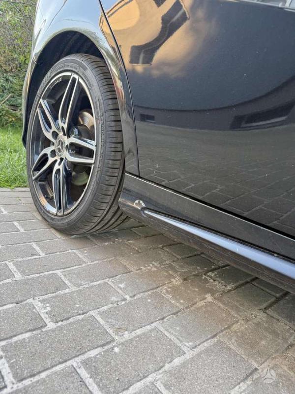 Black Mercedes-Benz B 200 2018 in Vilnius, with an engine capacity of 2.14 L and mileage of 214 thousand km for 7200 €, photo 10 on AUTOMOTO.COM.LV