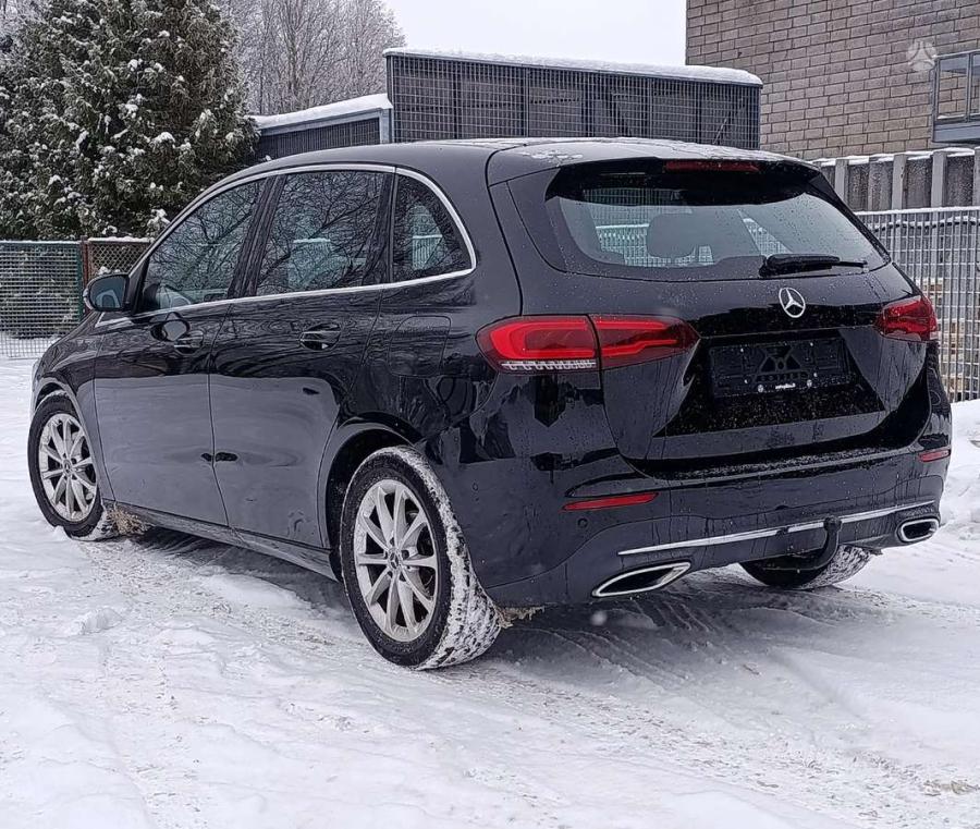 Melns Mercedes-Benz B 200 2020 Kauņa, ar dzinēja tilpumu 2.00 L un nobraukumu 200 tūkst. km par 8990 €, foto 3 vietnē AUTOMOTO.COM.LV