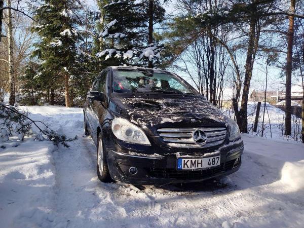 Black Mercedes-Benz B 200 2005 in Vilnius, with an engine capacity of 2.00 L and mileage of 280 thousand km for 1800 €, photo 1 on AUTOMOTO.COM.LV