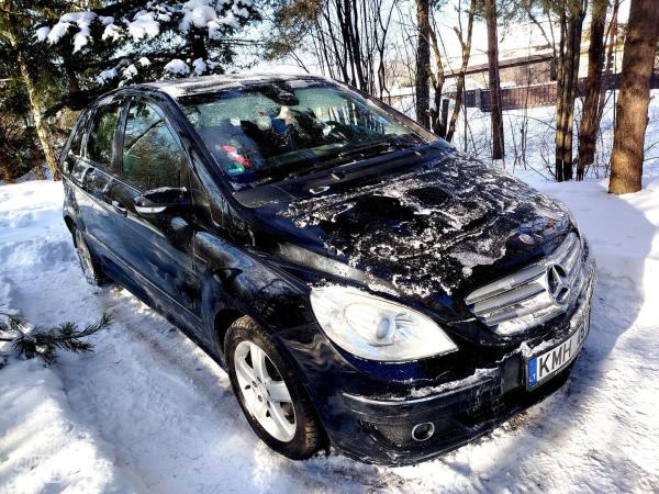 Black Mercedes-Benz B 200 2005 in Vilnius, with an engine capacity of 2.00 L and mileage of 320 thousand km for 1800 €, photo 1 on AUTOMOTO.COM.LV