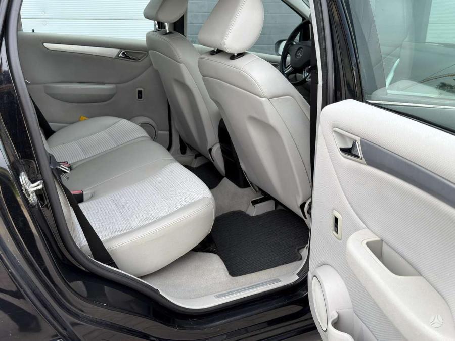 Black Mercedes-Benz B 200 2007 in Vilnius, with an engine capacity of 1.99 L and mileage of 274 thousand km for 1750 €, photo 21 on AUTOMOTO.COM.LV