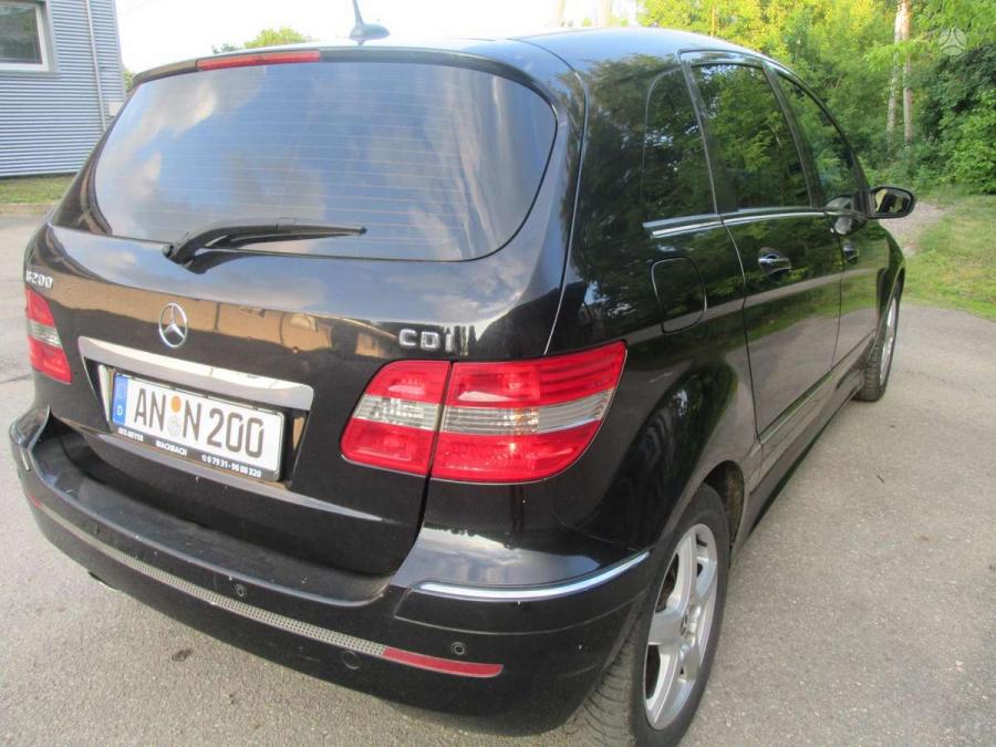 Black Mercedes-Benz B 200 2008 in Kelme, with an engine capacity of 1.99 L and mileage of 241 thousand km for 3450 €, photo 6 on AUTOMOTO.COM.LV