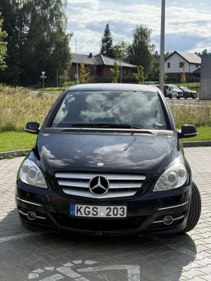 Black Mercedes-Benz B 200 2009 in Vilnius, with an engine capacity of 1.99 L and mileage of 259 thousand km for 2950 €, photo 1 on AUTOMOTO.COM.LV