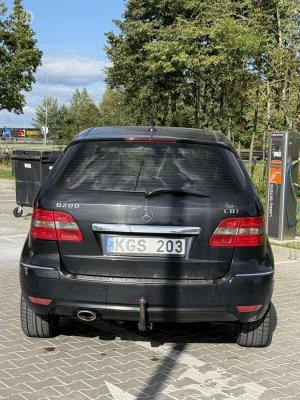 Black Mercedes-Benz B 200 2009 in Vilnius, with an engine capacity of 1.99 L and mileage of 259 thousand km for 2950 €, photo 5 on AUTOMOTO.COM.LV