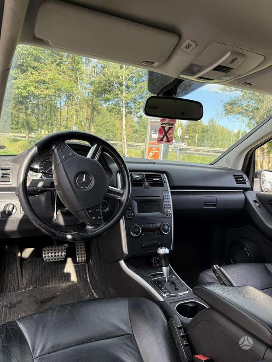 Black Mercedes-Benz B 200 2009 in Vilnius, with an engine capacity of 1.99 L and mileage of 259 thousand km for 2950 €, photo 8 on AUTOMOTO.COM.LV