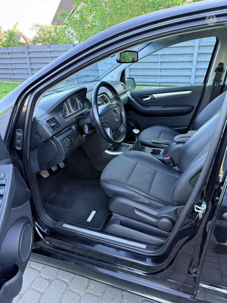 Melns Mercedes-Benz B 200 2011 Marijampole, ar dzinēja tilpumu 1.99 L un nobraukumu 191 tūkst. km par 3350 €, foto 11 vietnē AUTOMOTO.COM.LV