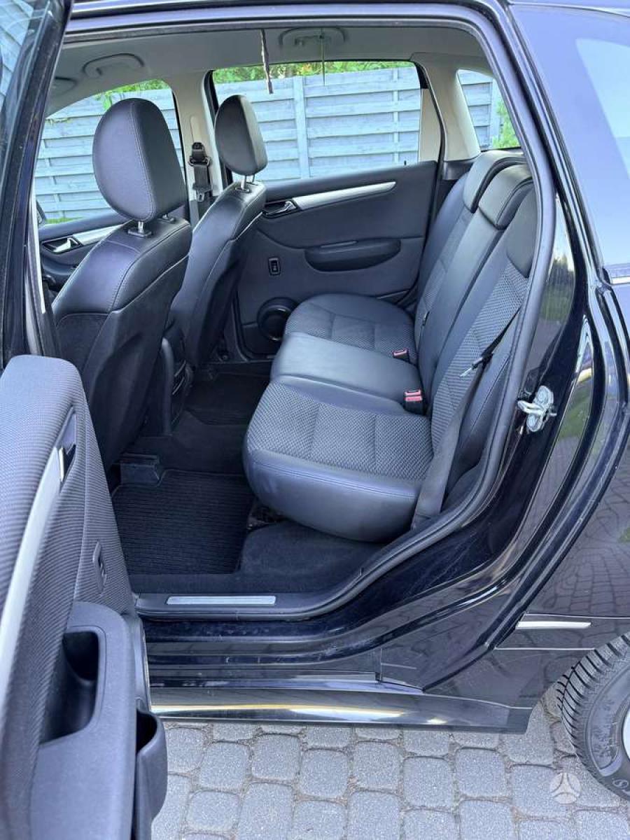 Melns Mercedes-Benz B 200 2011 Marijampole, ar dzinēja tilpumu 1.99 L un nobraukumu 191 tūkst. km par 3350 €, foto 14 vietnē AUTOMOTO.COM.LV