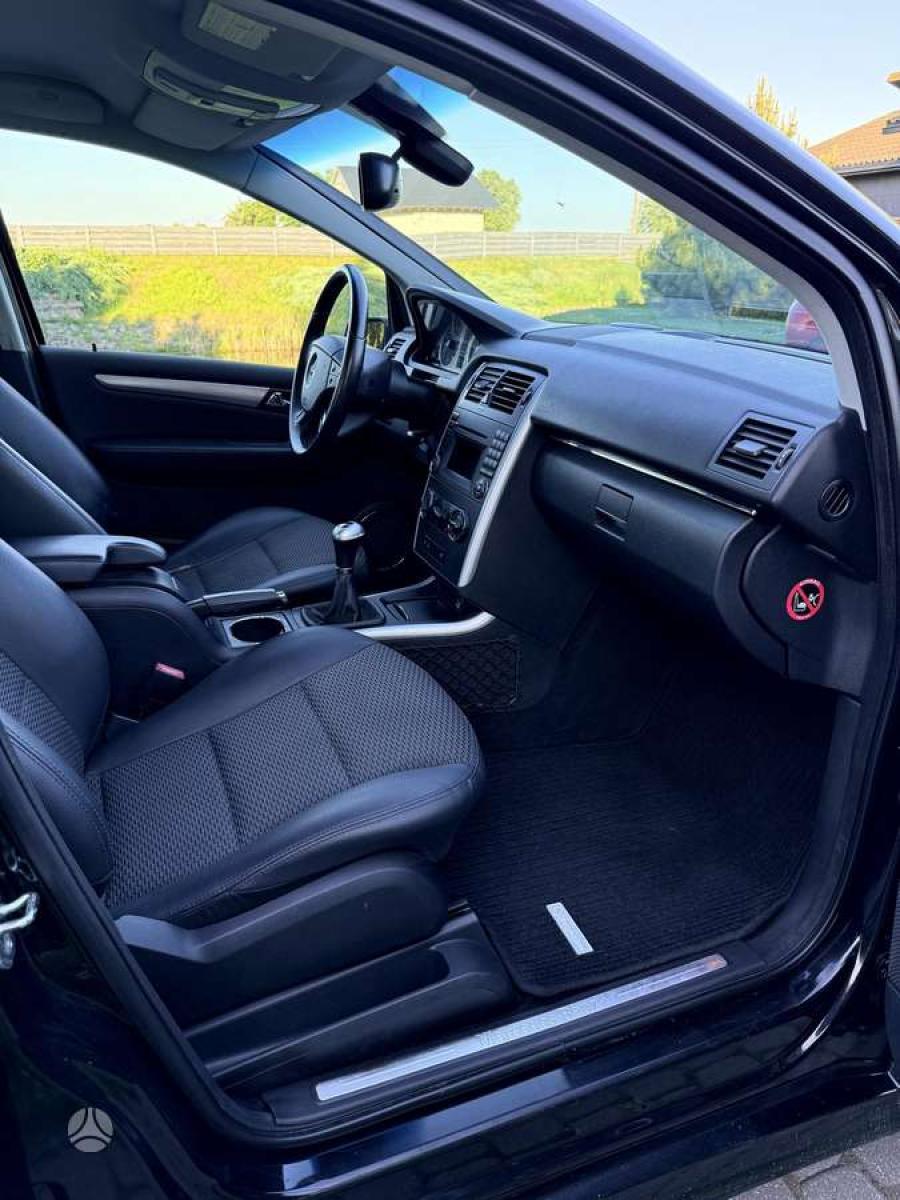 Melns Mercedes-Benz B 200 2011 Marijampole, ar dzinēja tilpumu 1.99 L un nobraukumu 191 tūkst. km par 3350 €, foto 15 vietnē AUTOMOTO.COM.LV