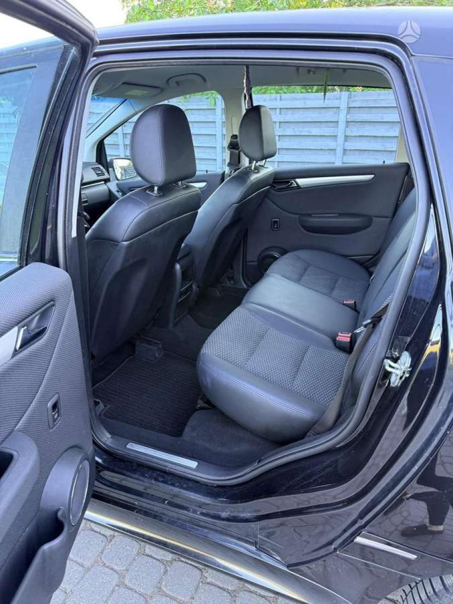 Melns Mercedes-Benz B 200 2011 Marijampole, ar dzinēja tilpumu 1.99 L un nobraukumu 191 tūkst. km par 3350 €, foto 17 vietnē AUTOMOTO.COM.LV