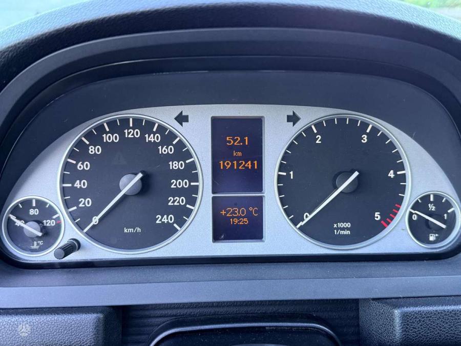 Melns Mercedes-Benz B 200 2011 Marijampole, ar dzinēja tilpumu 1.99 L un nobraukumu 191 tūkst. km par 3350 €, foto 20 vietnē AUTOMOTO.COM.LV
