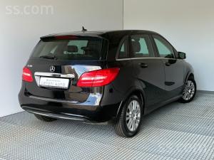 Black Mercedes-Benz B 200 2015 in Riga, with an engine capacity of 2.00 L and mileage of 242 thousand km for 6800 €, photo 4 on AUTOMOTO.COM.LV