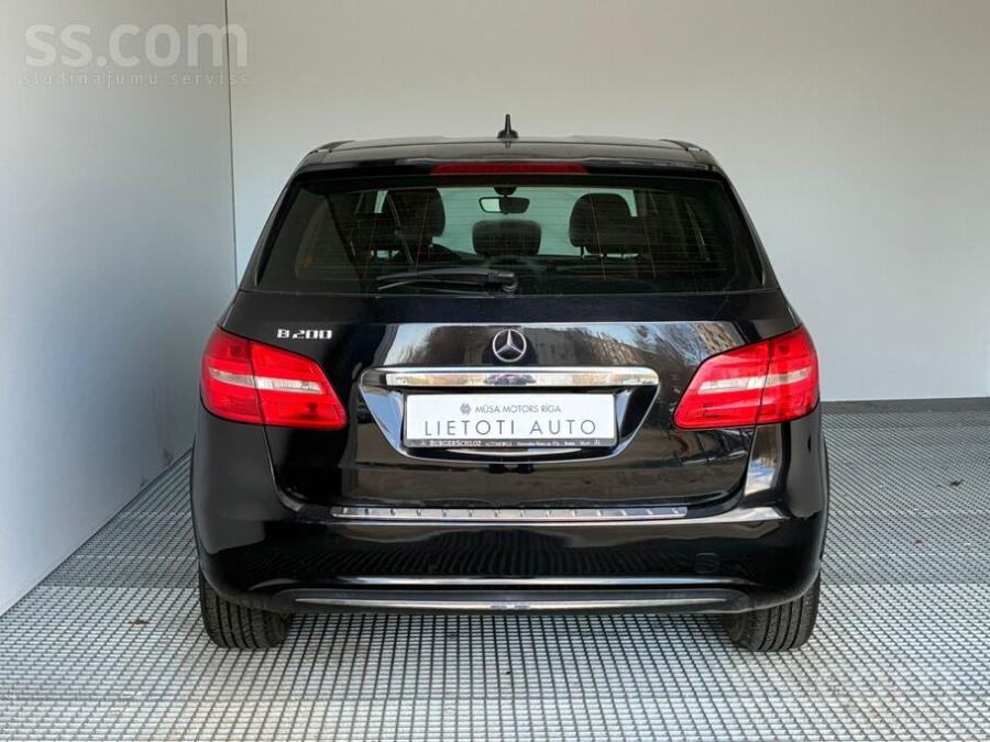 Black Mercedes-Benz B 200 2015 in Riga, with an engine capacity of 2.00 L and mileage of 242 thousand km for 6800 €, photo 5 on AUTOMOTO.COM.LV