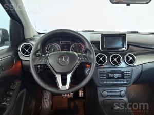 Black Mercedes-Benz B 200 2015 in Riga, with an engine capacity of 2.00 L and mileage of 242 thousand km for 6800 €, photo 8 on AUTOMOTO.COM.LV