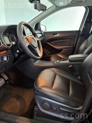 Black Mercedes-Benz B 200 2015 in Riga, with an engine capacity of 2.00 L and mileage of 242 thousand km for 6800 €, photo 10 on AUTOMOTO.COM.LV