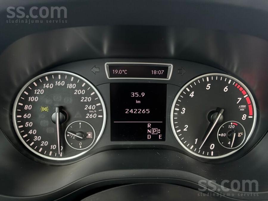 Black Mercedes-Benz B 200 2015 in Riga, with an engine capacity of 2.00 L and mileage of 242 thousand km for 6800 €, photo 12 on AUTOMOTO.COM.LV