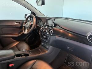Black Mercedes-Benz B 200 2015 in Riga, with an engine capacity of 2.00 L and mileage of 242 thousand km for 6800 €, photo 16 on AUTOMOTO.COM.LV