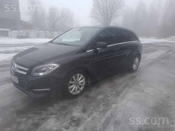 Black Mercedes-Benz B 200 2018 in Limbazi, with an engine capacity of 2.10 L and mileage of 280 thousand km for 13500 €, photo 2 on AUTOMOTO.COM.LV