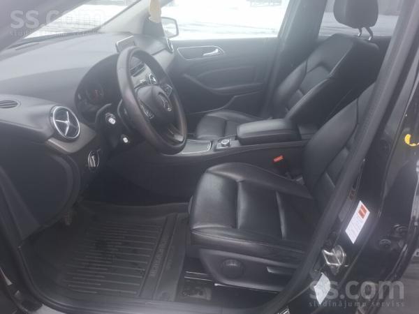 Black Mercedes-Benz B 200 2018 in Limbazi, with an engine capacity of 2.10 L and mileage of 280 thousand km for 13500 €, photo 5 on AUTOMOTO.COM.LV