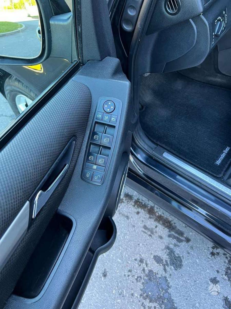 Melns Mercedes-Benz B 200 2009 Kauņa, ar dzinēja tilpumu 2.03 L un nobraukumu 234 tūkst. km par 3300 €, foto 3 vietnē AUTOMOTO.COM.LV