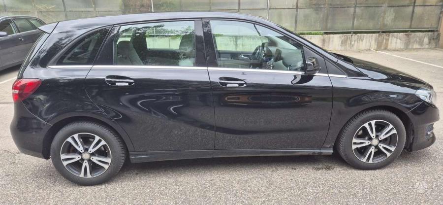 Black Mercedes-Benz B 200 2016 in Vilnius, with an engine capacity of 1.60 L and mileage of 114 thousand km for 10880 €, photo 5 on AUTOMOTO.COM.LV
