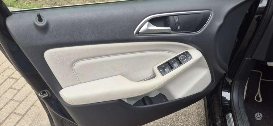 Black Mercedes-Benz B 200 2016 in Vilnius, with an engine capacity of 1.60 L and mileage of 114 thousand km for 10880 €, photo 13 on AUTOMOTO.COM.LV