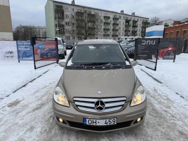 Brown Mercedes-Benz B 200 2008 in Ventspils, with an engine capacity of 2.00 L and mileage of 205 thousand km for 2950 €, photo 2 on AUTOMOTO.COM.LV