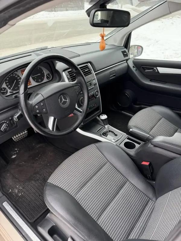 Brown Mercedes-Benz B 200 2008 in Ventspils, with an engine capacity of 2.00 L and mileage of 205 thousand km for 2950 €, photo 8 on AUTOMOTO.COM.LV