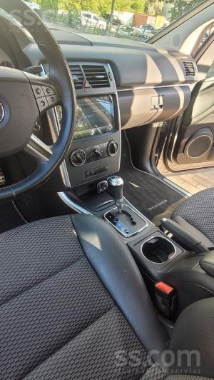 Brown Mercedes-Benz B 200 2009 in Riga, with an engine capacity of 1.90 L and mileage of 252 thousand km for 3100 €, photo 12 on AUTOMOTO.COM.LV