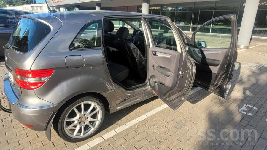 Brown Mercedes-Benz B 200 2009 in Riga, with an engine capacity of 1.90 L and mileage of 252 thousand km for 3100 €, photo 14 on AUTOMOTO.COM.LV