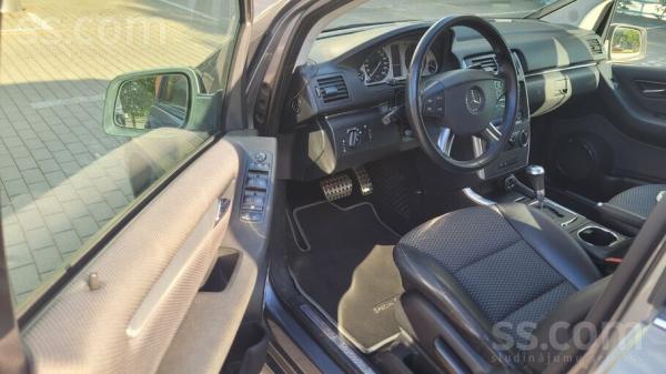 Brown Mercedes-Benz B 200 2009 in Riga, with an engine capacity of 1.90 L and mileage of 252 thousand km for 3100 €, photo 4 on AUTOMOTO.COM.LV
