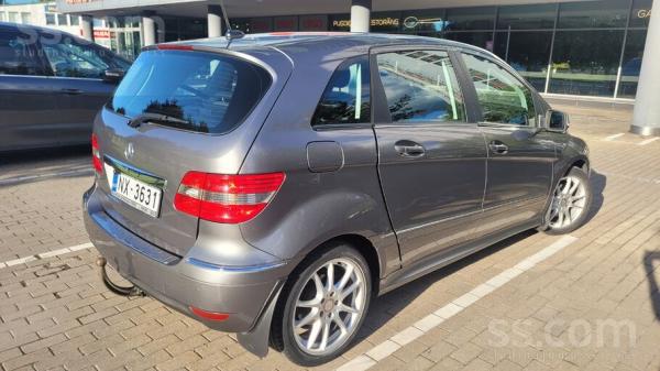 Brown Mercedes-Benz B 200 2009 in Riga, with an engine capacity of 1.90 L and mileage of 252 thousand km for 3100 €, photo 5 on AUTOMOTO.COM.LV