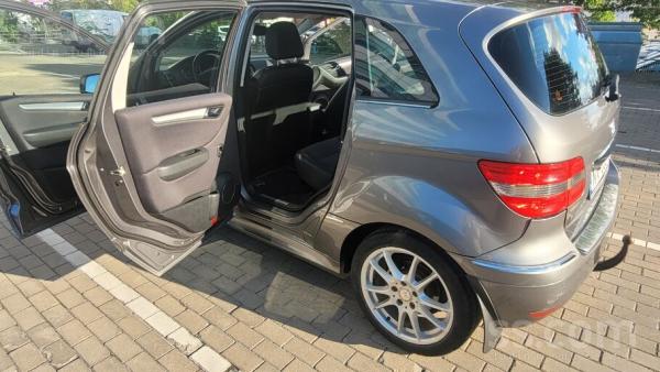Brown Mercedes-Benz B 200 2009 in Riga, with an engine capacity of 1.90 L and mileage of 252 thousand km for 3100 €, photo 10 on AUTOMOTO.COM.LV