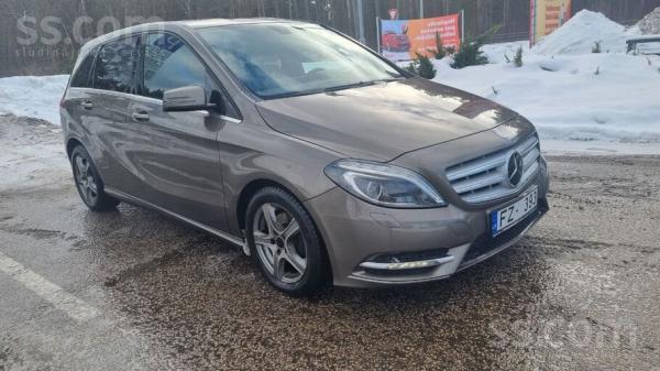 Mercedes-Benz B 200 2013 in Riga on AUTOMOTO.COM.LV Brown Mercedes-Benz B 200 2013 in Riga, with an engine capacity of 1.80 L and mileage of 197 thousand km for 8900 €, photo 4 on AUTOMOTO.COM.LV