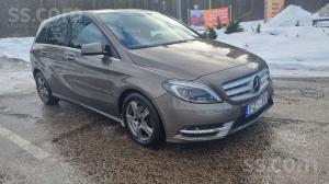 Brown Mercedes-Benz B 200 2013 in Riga, with an engine capacity of 1.80 L and mileage of 197 thousand km for 8900 €, photo 4 on AUTOMOTO.COM.LV