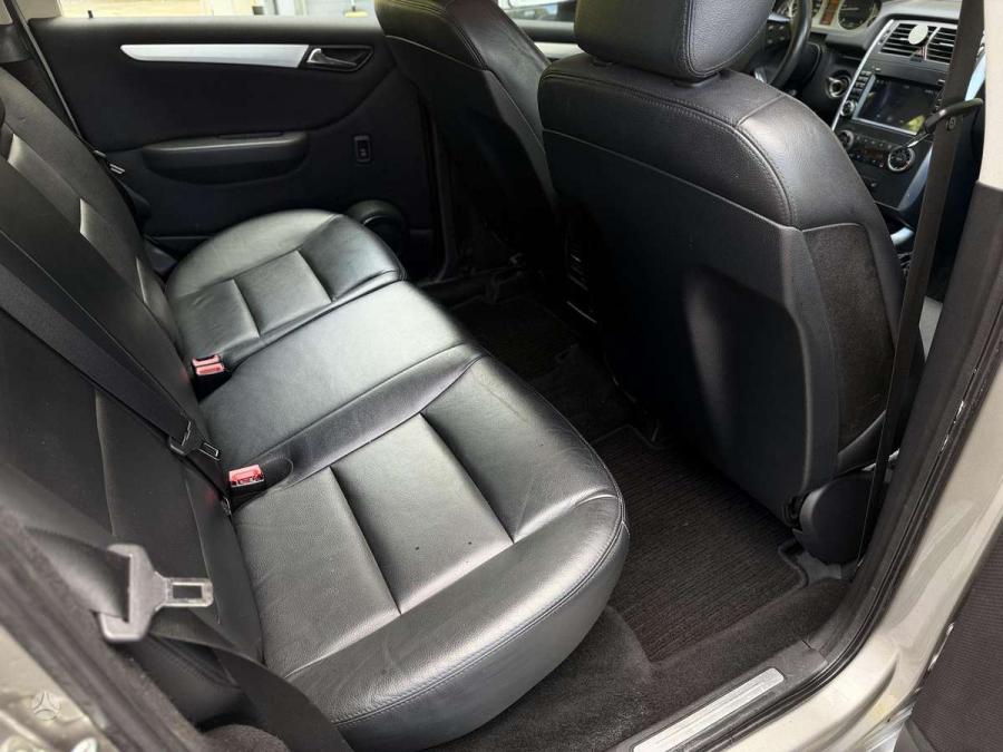 Brown Mercedes-Benz B 200 2008 in Vilnius, with an engine capacity of 1.99 L and mileage of 340 thousand km for 1999 €, photo 14 on AUTOMOTO.COM.LV
