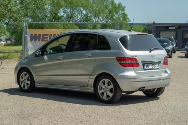 Grey Mercedes-Benz B 200 2006 in Riga, with an engine capacity of 2.00 L and mileage of 218 thousand km for 3300 €, photo 2 on AUTOMOTO.COM.LV