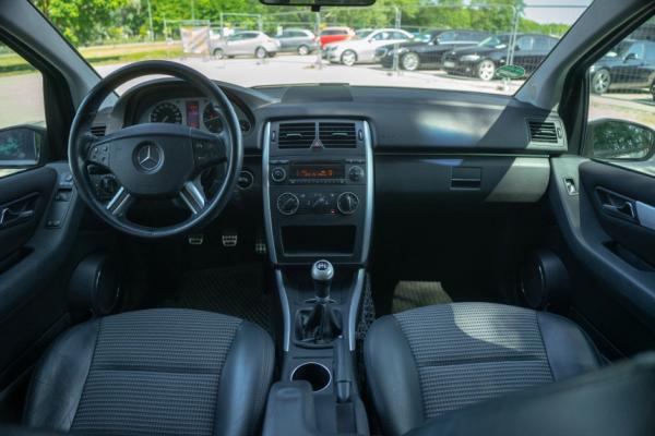 Grey Mercedes-Benz B 200 2006 in Riga, with an engine capacity of 2.00 L and mileage of 218 thousand km for 3300 €, photo 7 on AUTOMOTO.COM.LV