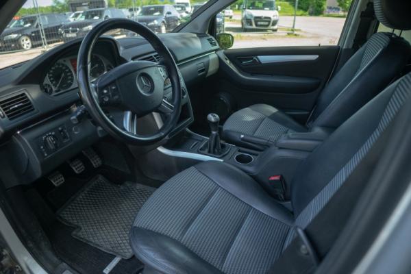 Grey Mercedes-Benz B 200 2006 in Riga, with an engine capacity of 2.00 L and mileage of 218 thousand km for 3300 €, photo 8 on AUTOMOTO.COM.LV