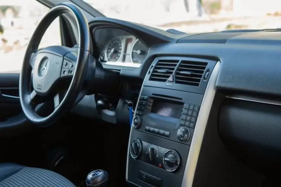 Pelēks Mercedes-Benz B 200 2006 Grobiņa, ar dzinēja tilpumu 2.00 L un nobraukumu 352 tūkst. km par 3700 €, foto 14 vietnē AUTOMOTO.COM.LV