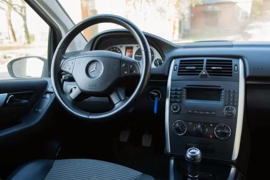 Pelēks Mercedes-Benz B 200 2006 Grobiņa, ar dzinēja tilpumu 2.00 L un nobraukumu 352 tūkst. km par 3700 €, foto 16 vietnē AUTOMOTO.COM.LV
