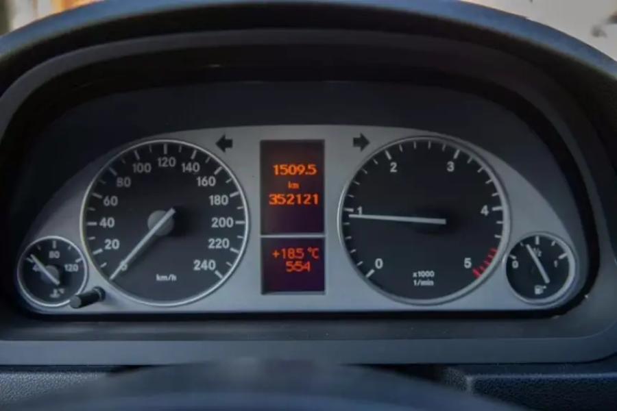 Pelēks Mercedes-Benz B 200 2006 Grobiņa, ar dzinēja tilpumu 2.00 L un nobraukumu 352 tūkst. km par 3700 €, foto 18 vietnē AUTOMOTO.COM.LV