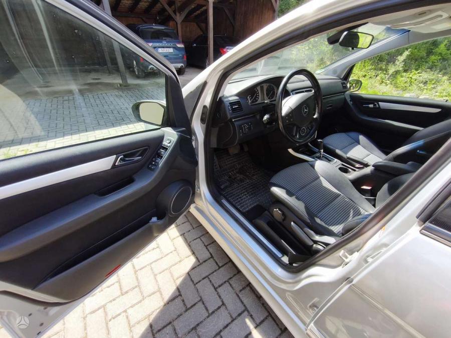 Grey Mercedes-Benz B 200 2006 in Vilnius, with an engine capacity of 1.99 L and mileage of 179 thousand km for 2000 €, photo 3 on AUTOMOTO.COM.LV