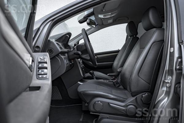 Grey Mercedes-Benz B 200 2007 in Riga, with an engine capacity of 2.00 L and mileage of 246 thousand km for 3950 €, photo 7 on AUTOMOTO.COM.LV