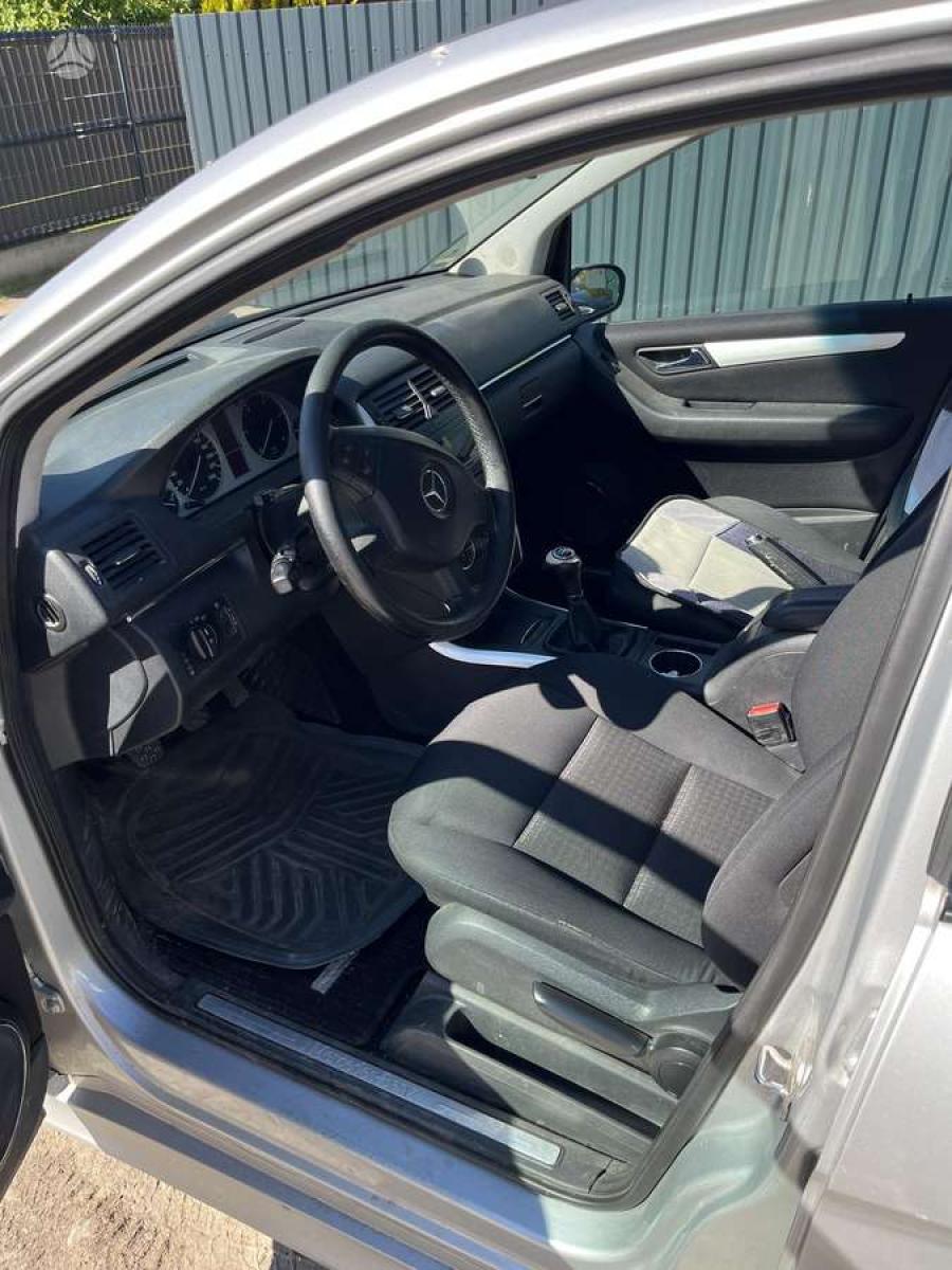 Grey Mercedes-Benz B 200 2007 in Kaunas, with an engine capacity of 1.99 L and mileage of 261 thousand km for 1300 €, photo 9 on AUTOMOTO.COM.LV