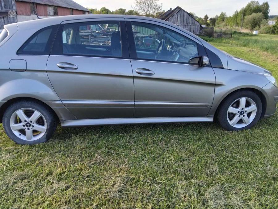 Pelēks Mercedes-Benz B 200 2007 Kuršėnai, ar dzinēja tilpumu 2.00 L un nobraukumu 25 tūkst. km par 1950 €, foto 4 vietnē AUTOMOTO.COM.LV