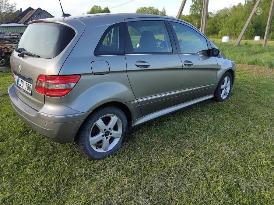 Pelēks Mercedes-Benz B 200 2007 Kuršėnai, ar dzinēja tilpumu 2.00 L un nobraukumu 25 tūkst. km par 1950 €, foto 5 vietnē AUTOMOTO.COM.LV